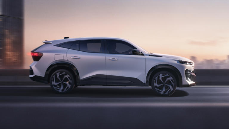 The new Renault Filante is a posh SUV with many, many screens