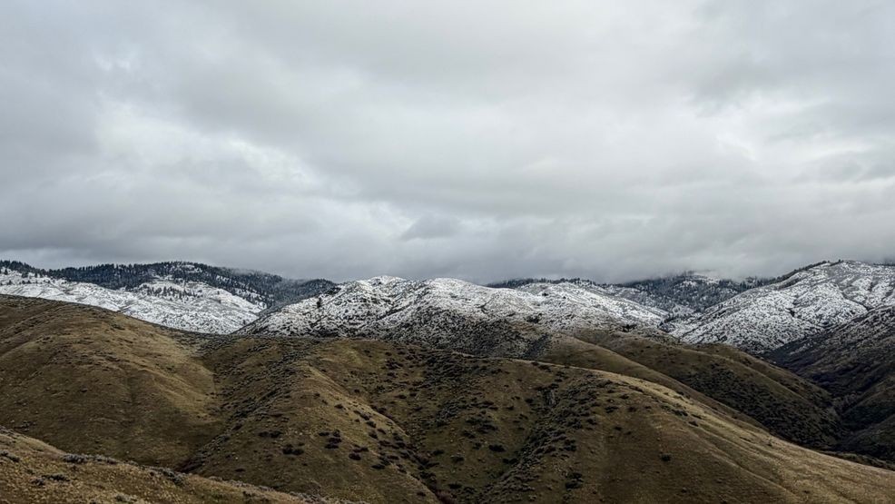 A mix of sun, clouds and haze continue through the Weekend