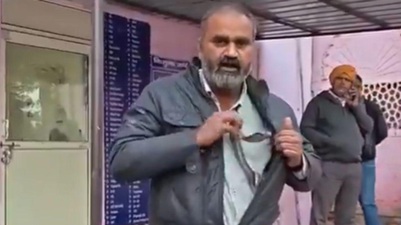 Mathura man reaches hospital with snake in pocket after bite