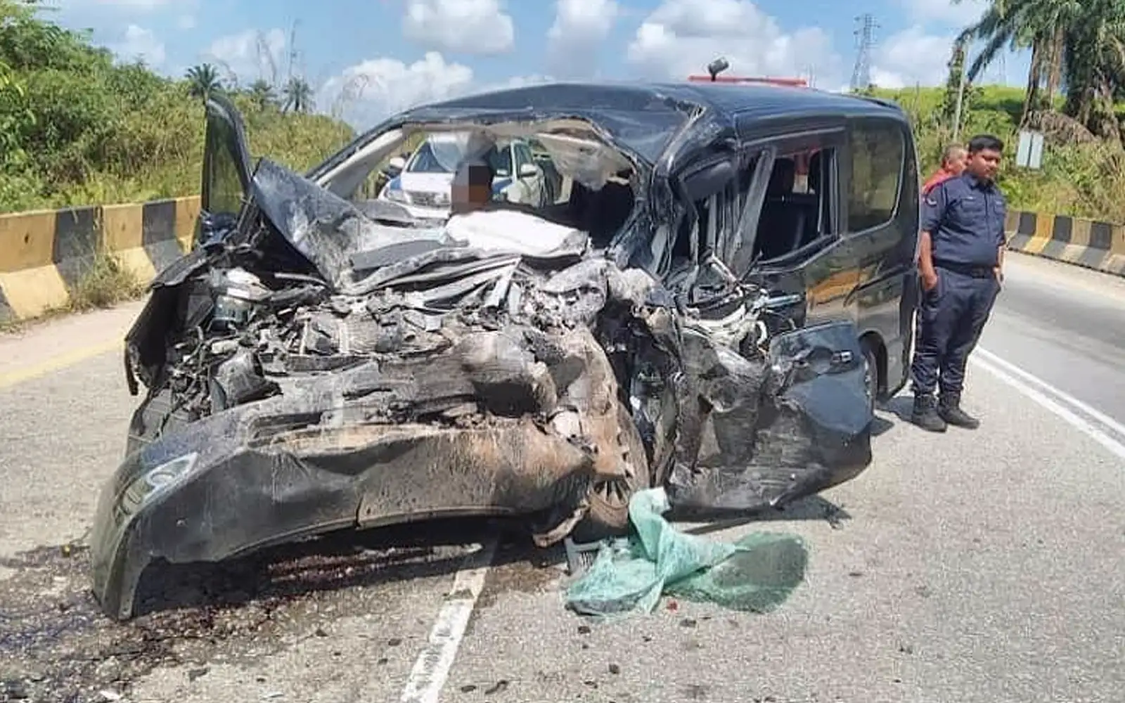 3 dead, 3 seriously injured in Gua Musang crash