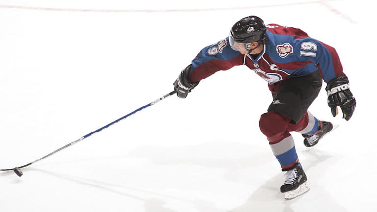 Revisiting the greatest fight in Colorado Avalanche history — Joe Sakic ...