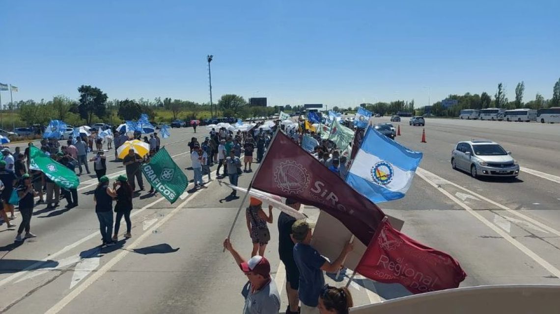 Caminos de las Sierras denunció a gremios por el bloqueo del peaje ...