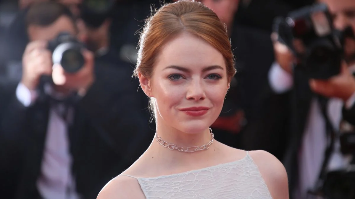 Emma Stone’s taut new face has fans questioning her look