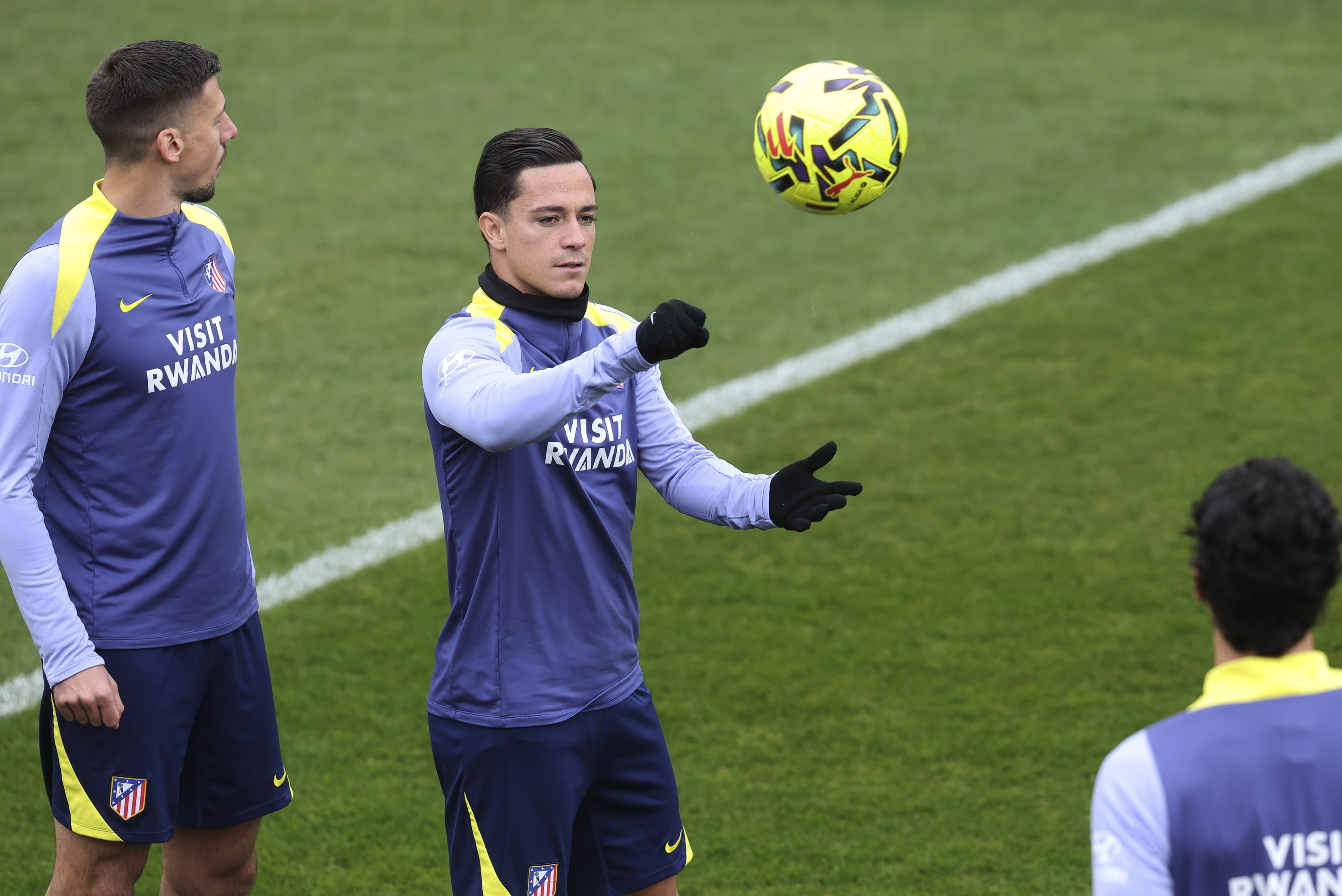 Soccer: Atalanta overtake Roma in race to sign Raspadori