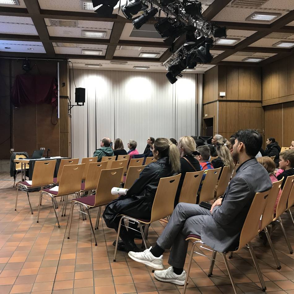 Verein informiert zu weiterbildenden Schulen