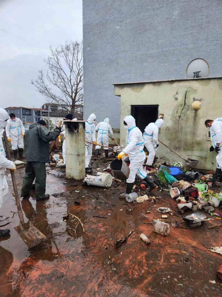 Görükle’de iki katlı çöp evden 9 kamyon çöp çıktı