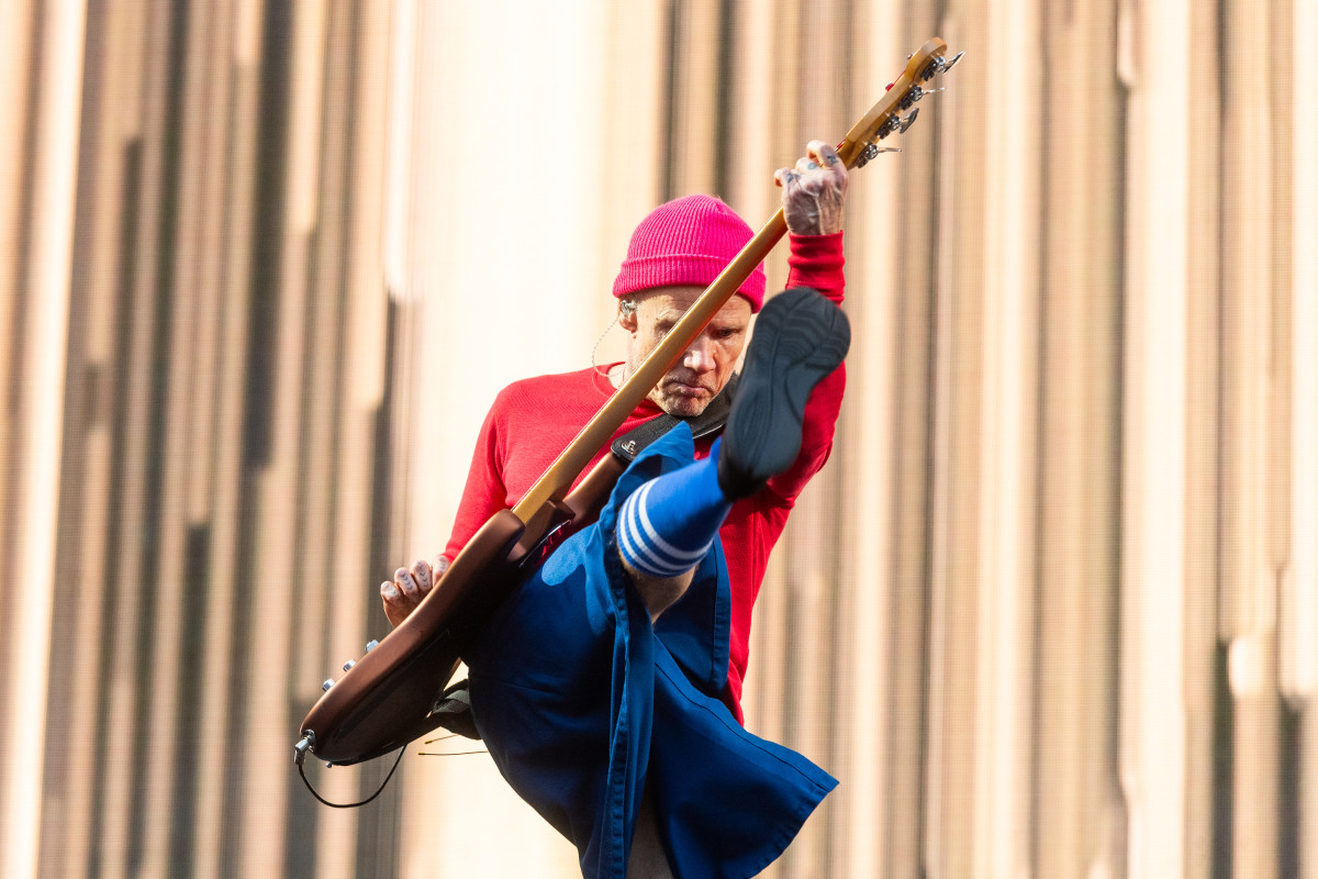 '90s rock icon announces solo tour ahead of new album