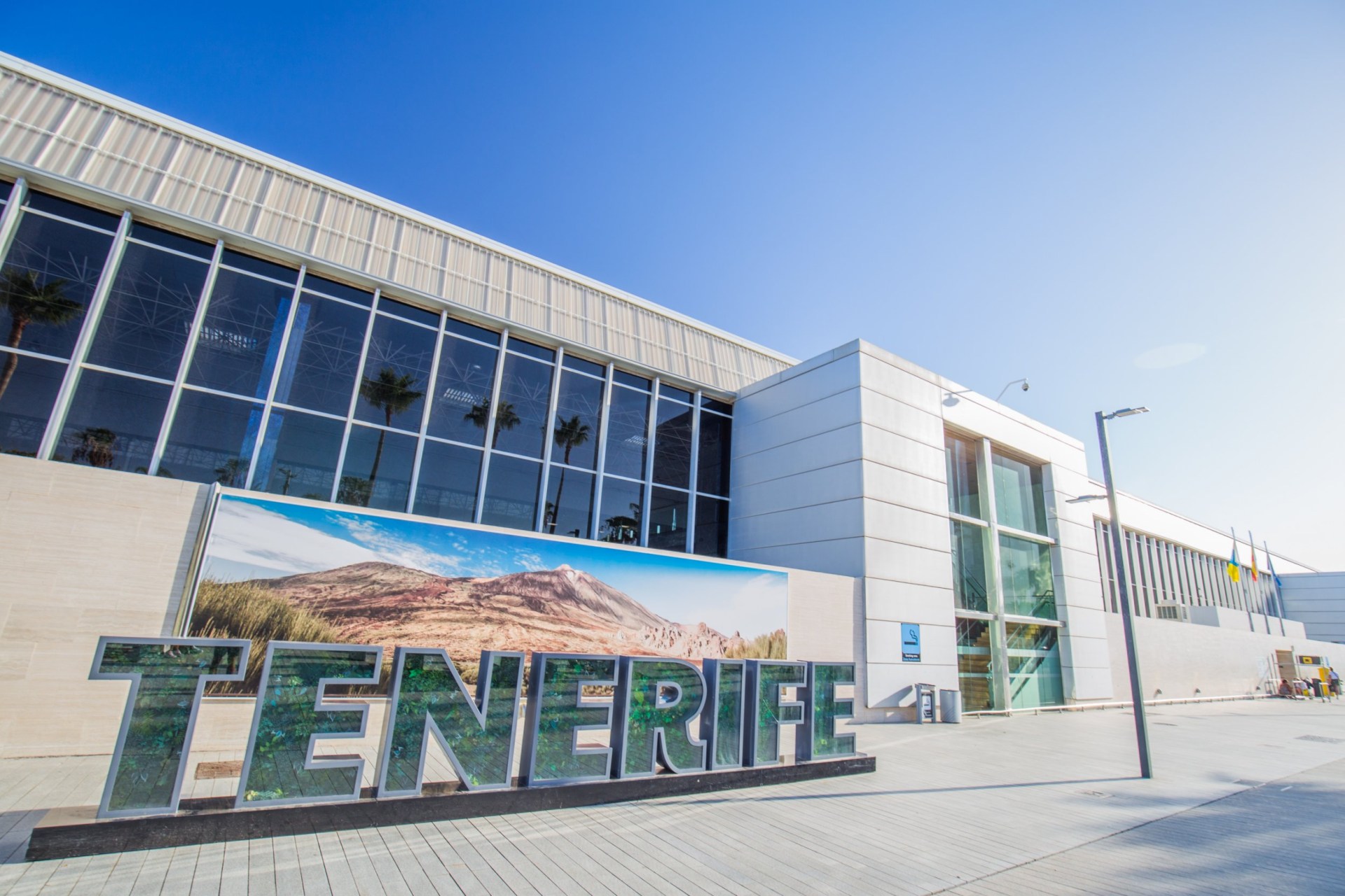 Man caught pushing dead wife through airport security