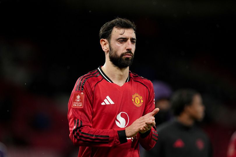 Bruno Fernandes decision and Michael Carrick snubbing close Man United ...