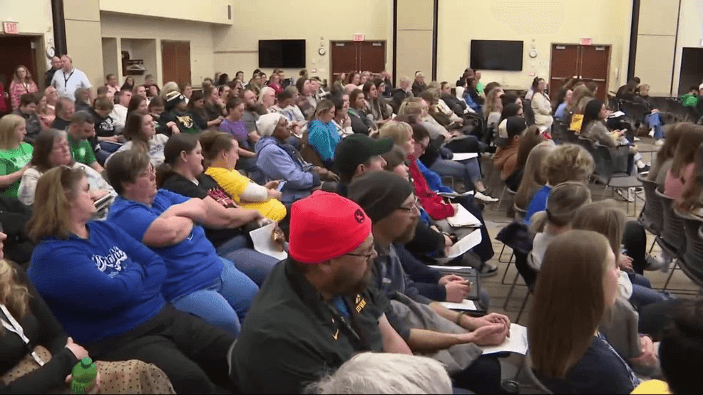 Cedar Rapids school board faces backlash over budget deficit plan