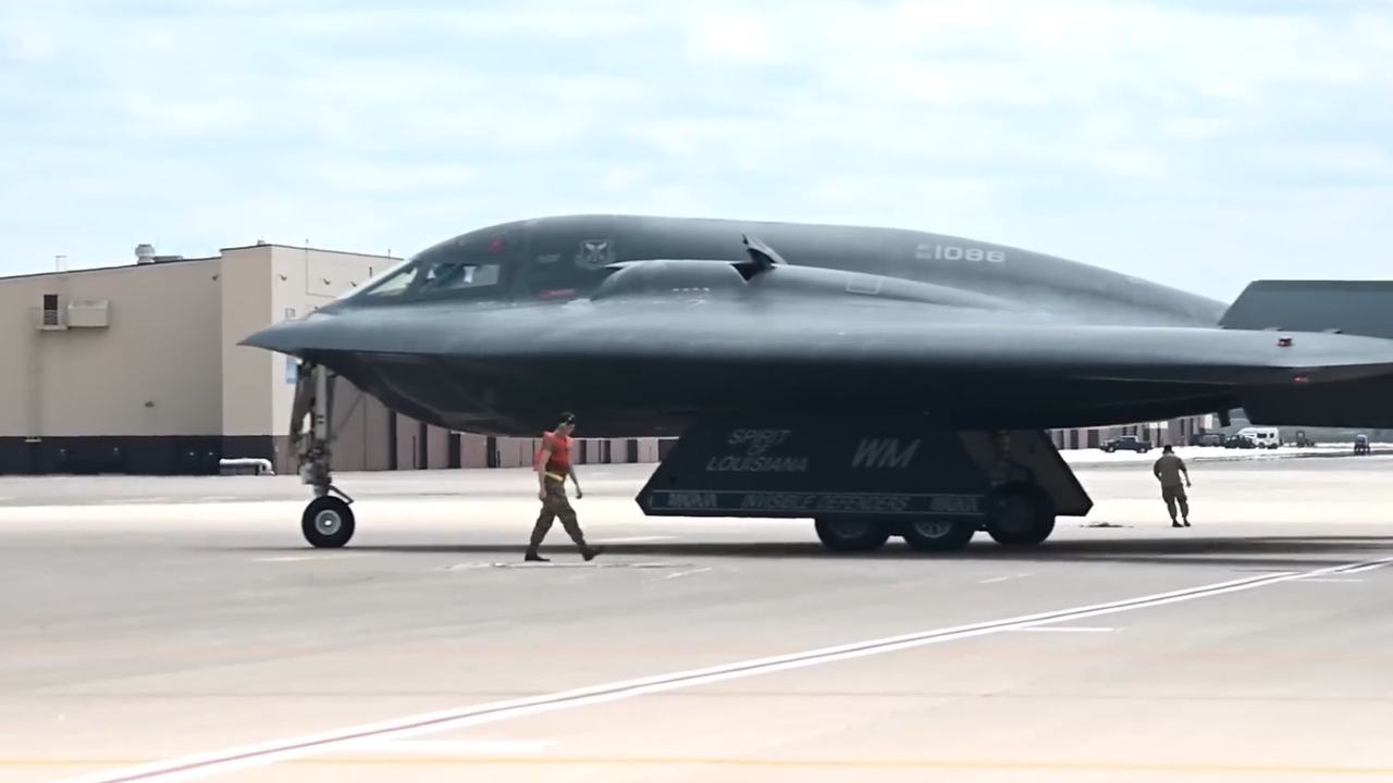 Why the B-2 bomber is still nearly impossible to replace