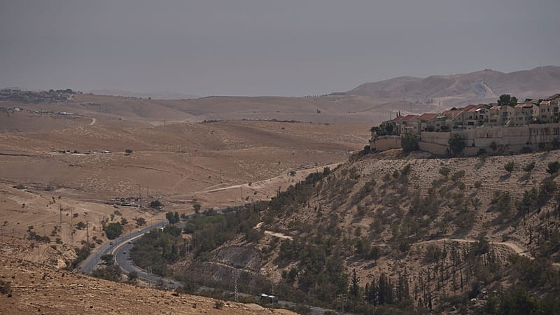 بهدف عزل الضفة الغربية.. إسرائيل تبدأ بشق "طريق السيادة" وبناء مستوطنة E1