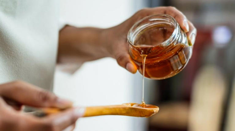 14 drinks that get better with a spoonful of hot honey