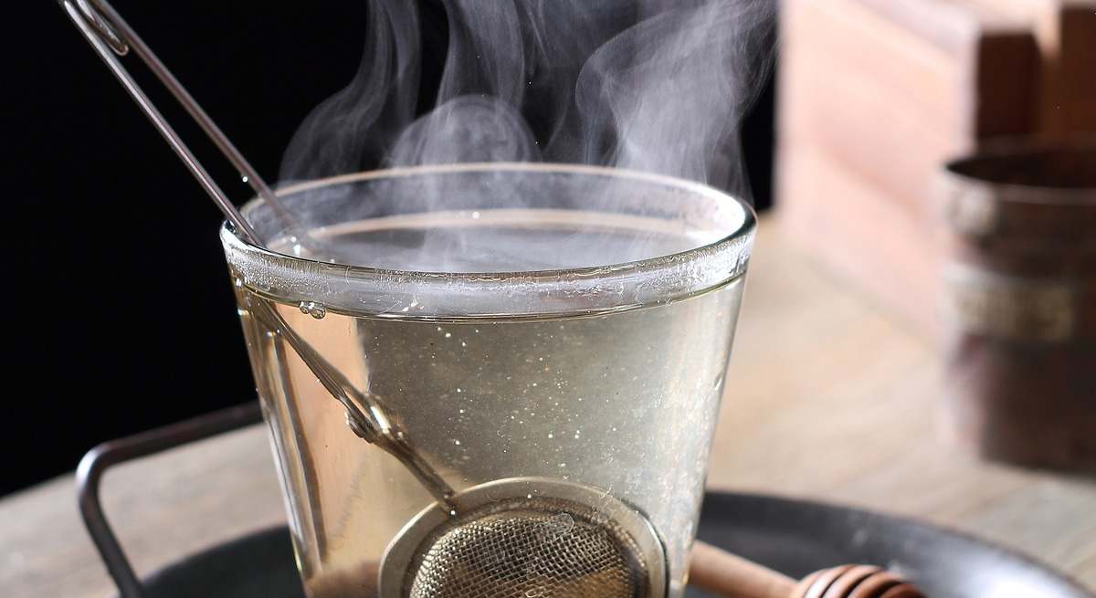 Beber agua caliente a lo largo del día: la curiosa práctica que se ha ...