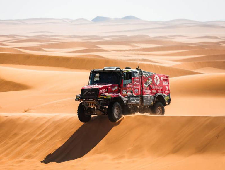 Loprais vyhrál etapu a na Dakaru už je třetí, Macík a Prokop mají problémy