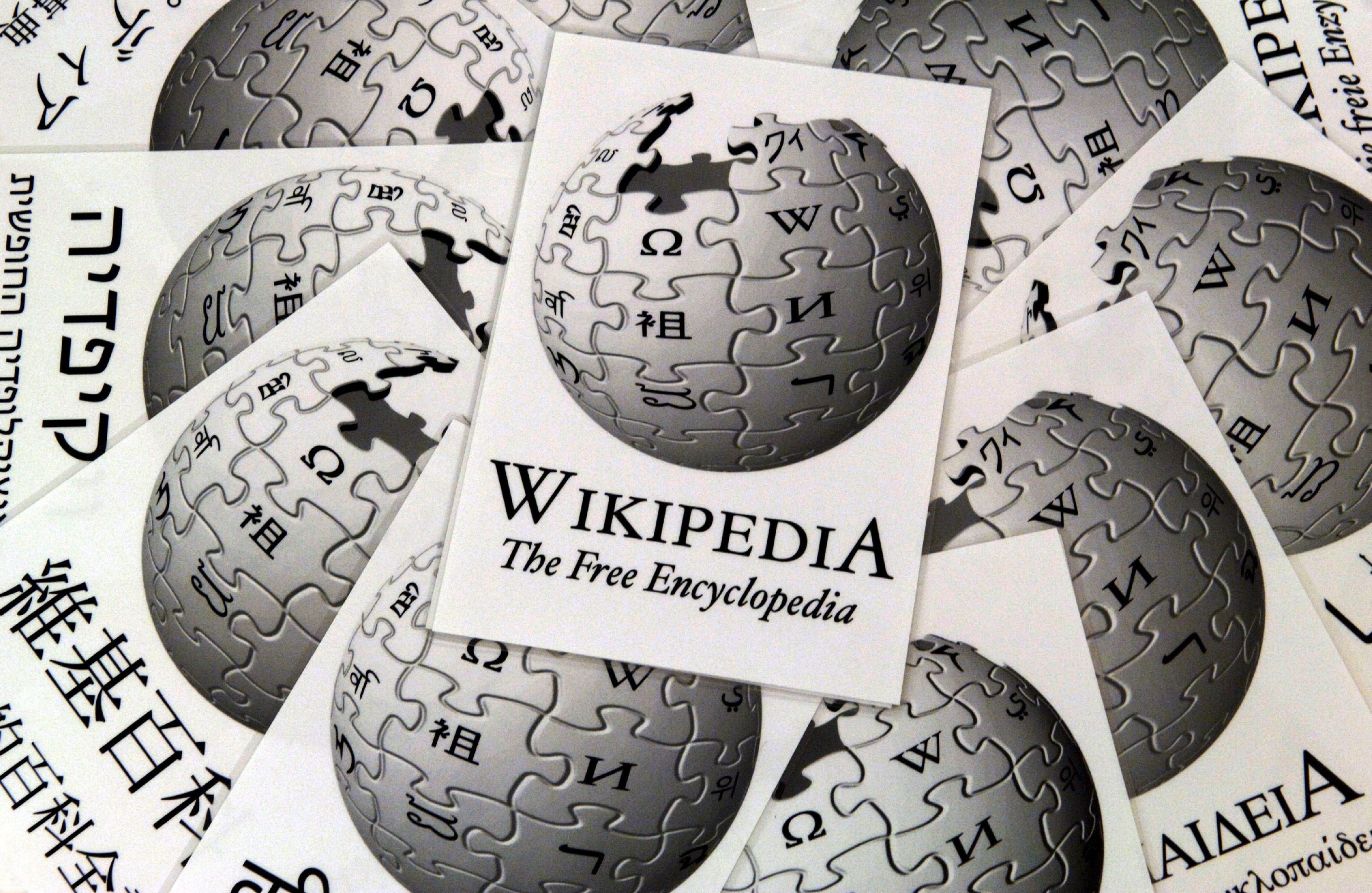 Wikipedia compie 25 anni, pericoli dall'IA e da Musk