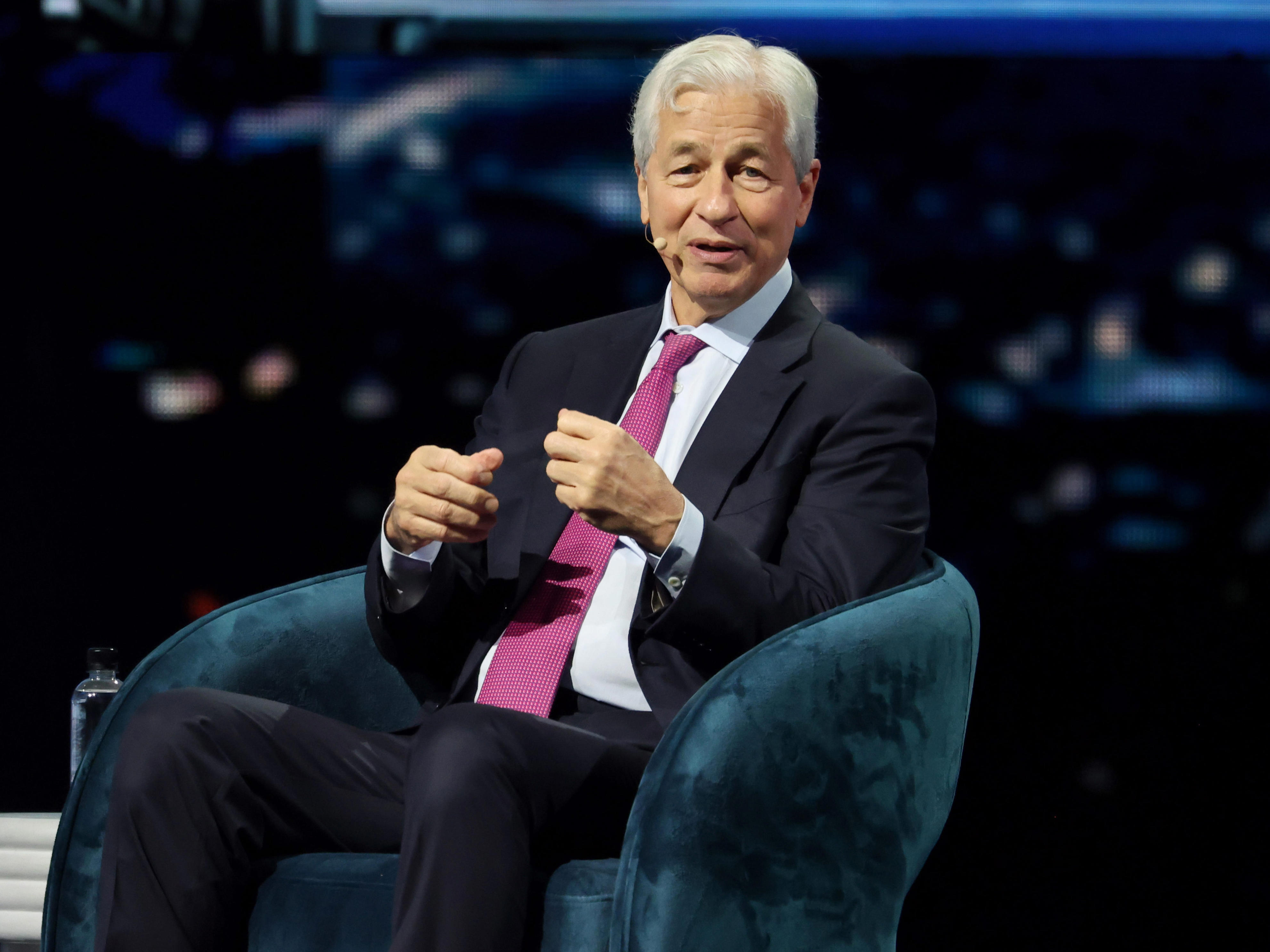 JPMorgan's CFO warns cutting credit card interest could make the ...