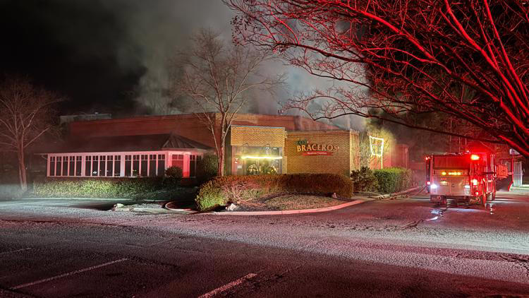Powell restaurant damaged in late-night fire