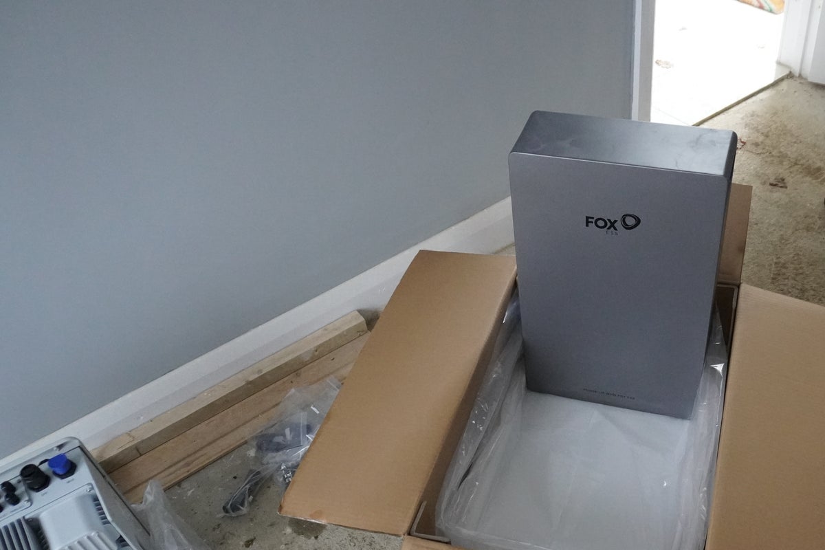 Things to know before installing solar panel batteries at home