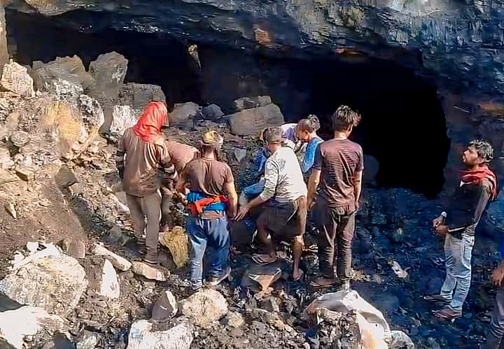 'Illegal mining' causes collapse at Bharat Coking Coal mine in Bengal ...