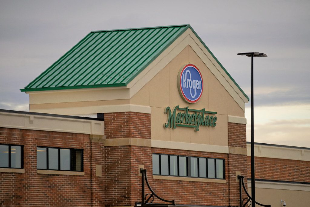 Georgia woman asks man to grab item on top shelf - then his wife steps ...