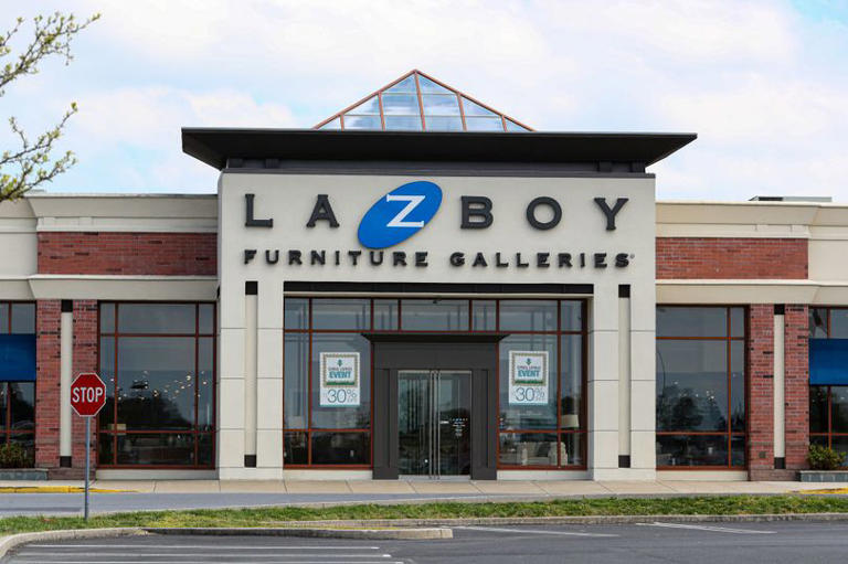 La-Z-Boy customers have one month to claim $115 in settlement - who's ...