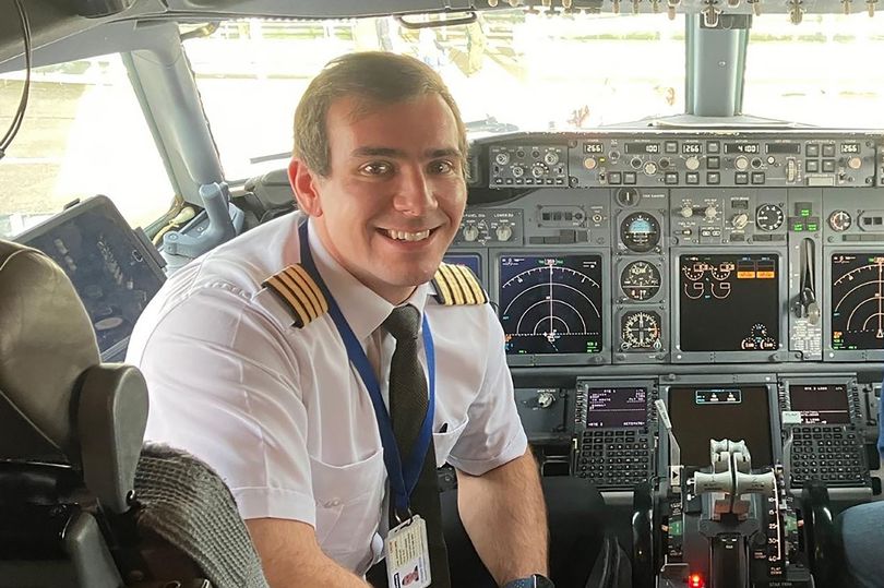 Ryanair pilots killed in M62 horror crash after lorry driver 'switched ...