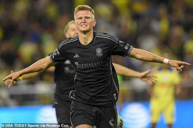 Wolves face competition for Sam Surridge... only Lionel Messi scored ...