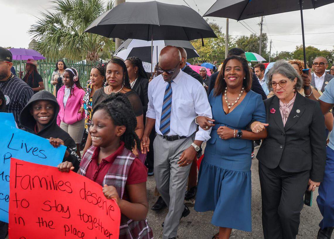 'A country at war': Haiti earthquake vigil is plea for compassion to ...