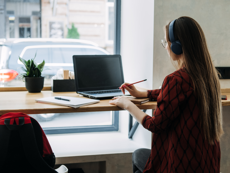 Ready to earn? Here are the best platforms to find your next raket