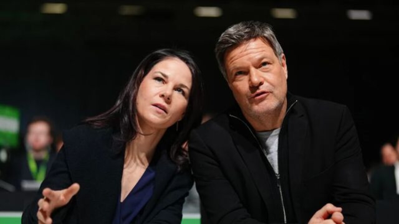 "Ken & Barbie": Wer Schmähgedicht auf Baerbock und Habeck verfasste