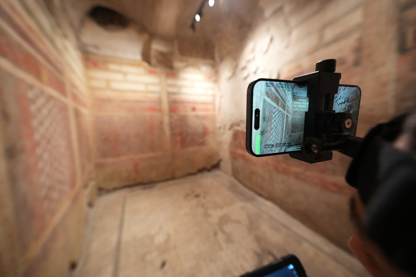 Ancient Rome meets modern technology as tourists visit an ancient home ...