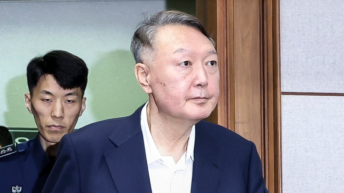 Former President Yoon refuses to apologize in late-night final statement