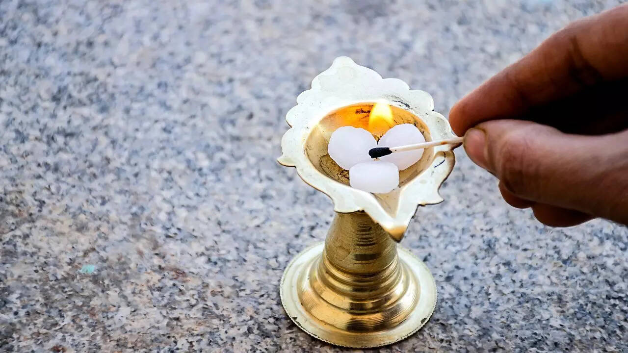 Why should you light a diya with camphor in the evening? Here’s what it ...