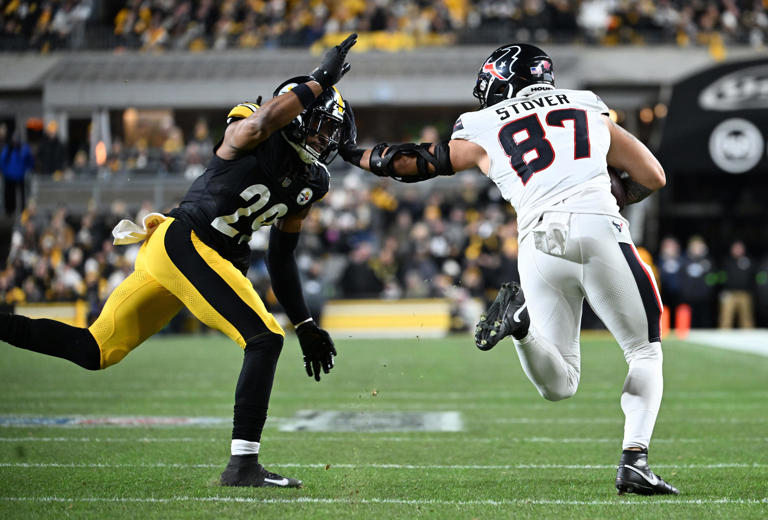 Cade Stover watch: Lexington native helps Texans beat Steelers in playoffs