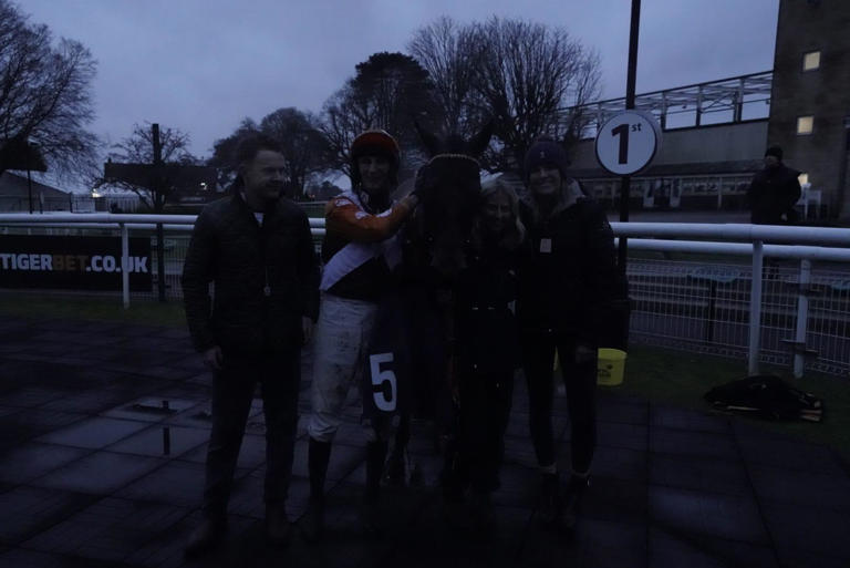In pictures: Jump racing fans brave winter weather to take in Fontwell ...