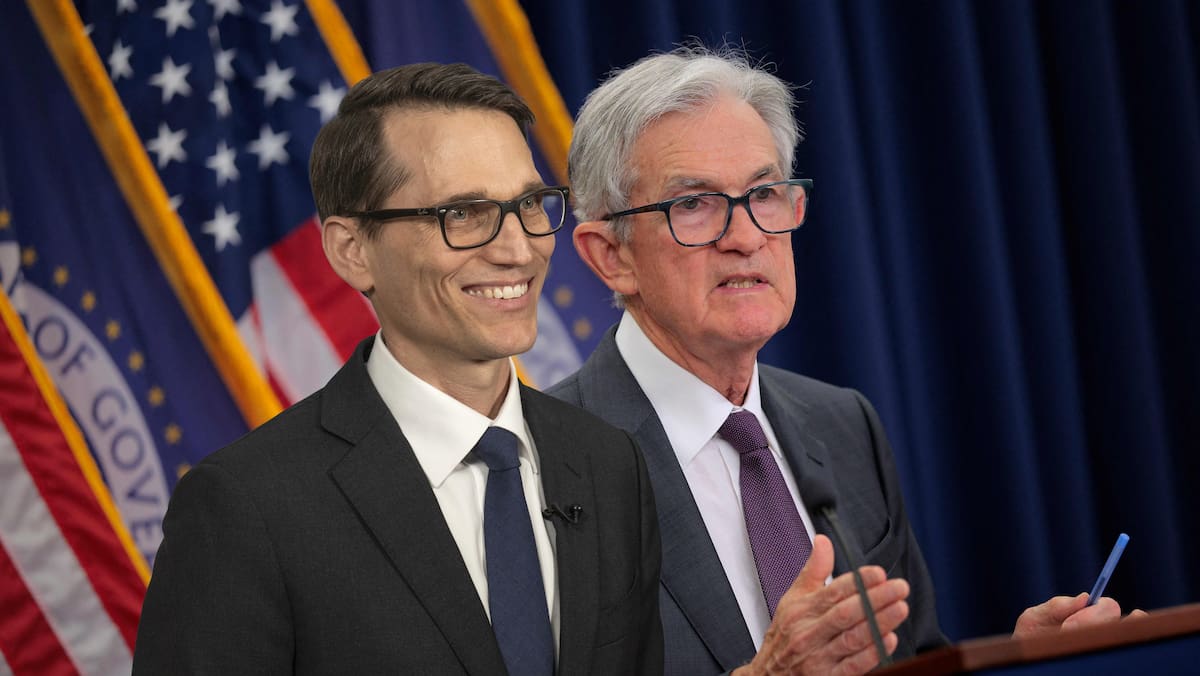 Schlegel unterschreibt offenen Brief: SNB-Chef unterstützt Powell im ...