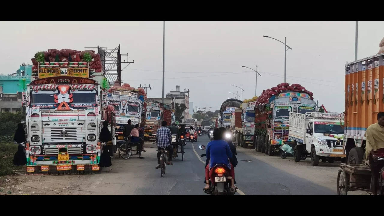 Illegal parking on Cuttack road hits traffic flow, increases accident risk