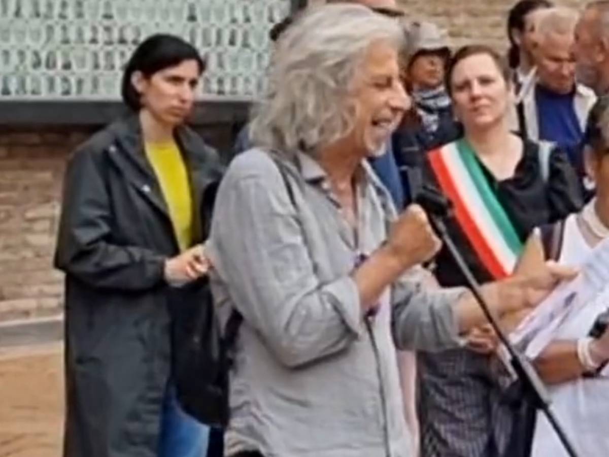 Schlein dimentica che Elly scendeva in piazza per le donne