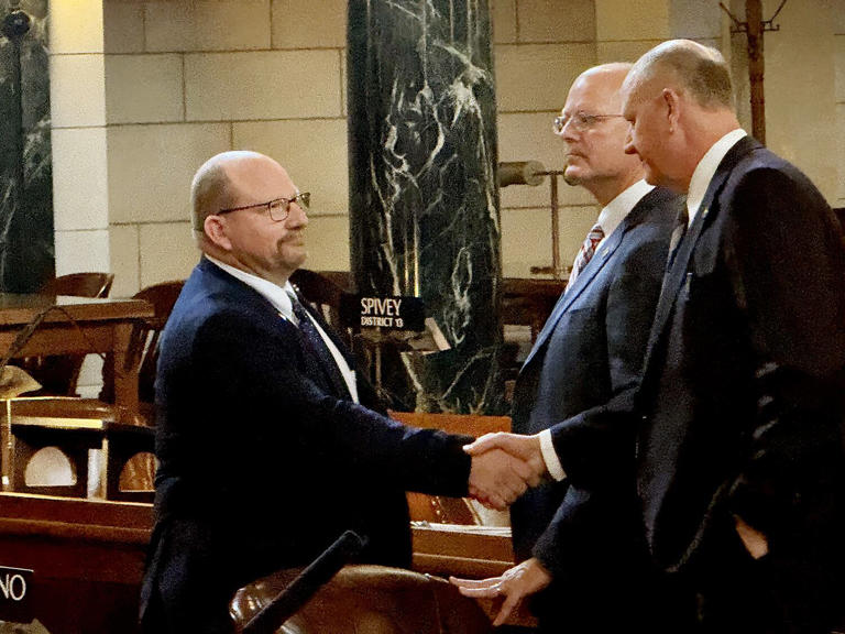 Nebraska Sen. Dan McKeon resigns before state senators vote on ...