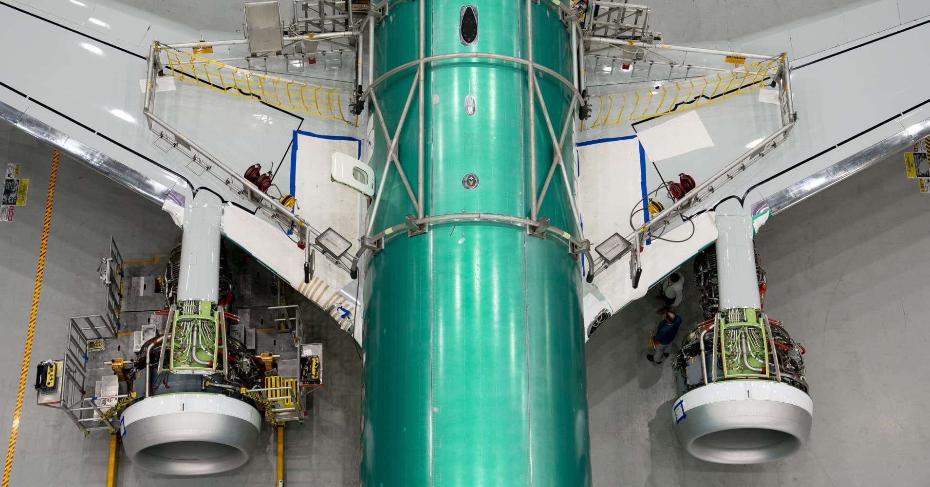 Boeing outsold Airbus last year for first time since 2018, deliveries ...