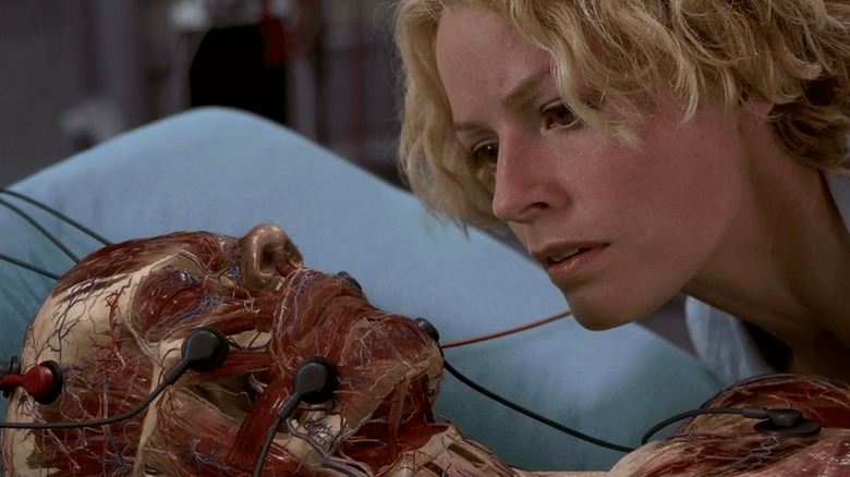 Kevin Bacon and Josh Brolin's cult sci-fi horror movie is a Netflix ...