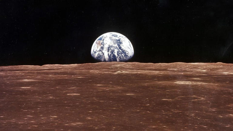 Latest science shows the moon has been stealing Earth’s atmosphere for ...