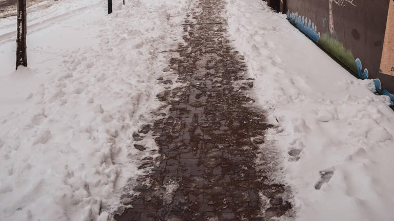 Stevens Point reminds property owners to keep sidewalks clear of ice