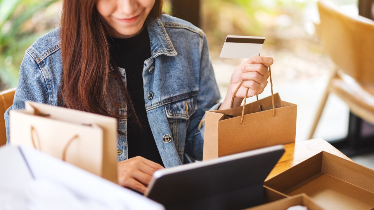 7 warning signs you're spending past your limits