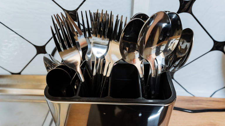 How to repurpose a utensil caddy into storage for a more organized home