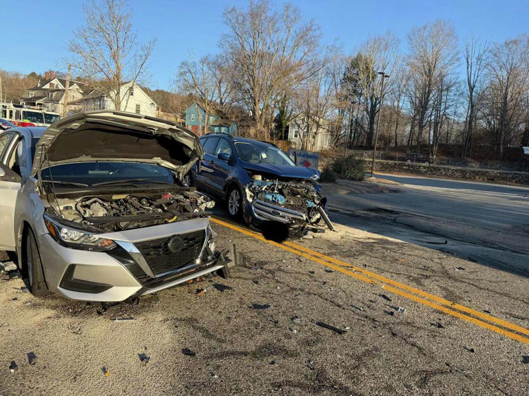 Norwich 2-car crash on Town Street causes injuries Tuesday morning ...