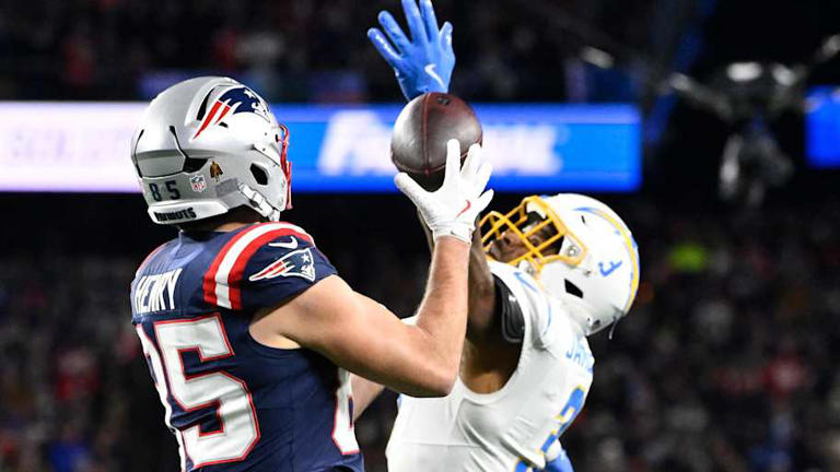 Hunter Henry's pregnant wife Parker slays furry cowboys fit with Drake ...