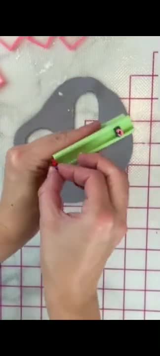 Easy Halloween tombstone cupcake toppers you can make fast