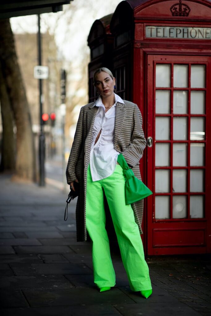 Neon is back e i nostri guardaroba si illuminano d’immenso